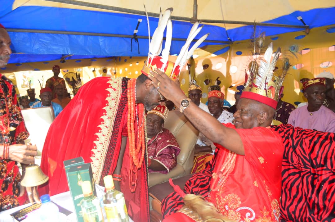 Cheers, as Odekpe Ideke Kingdom crowns High Chief Jude Okasili as Oduma ...