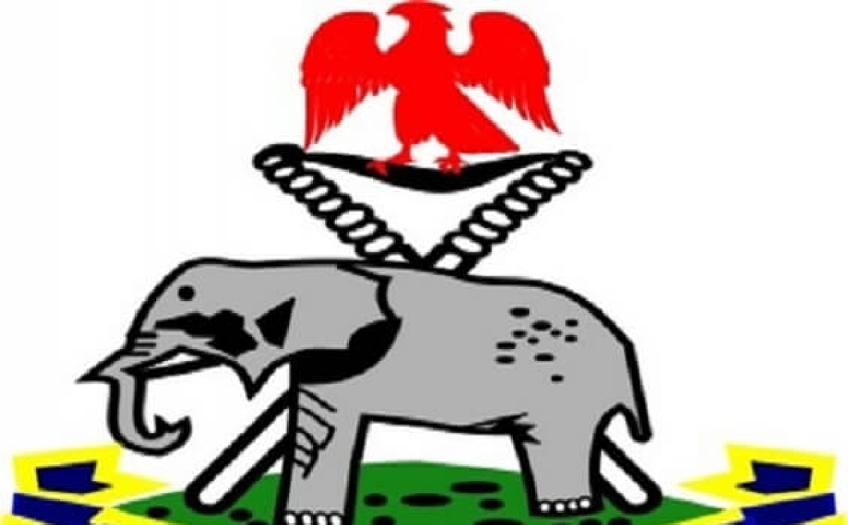 Police detain 2 robbery suspects, recover firearms, stolen bus - 365Daily